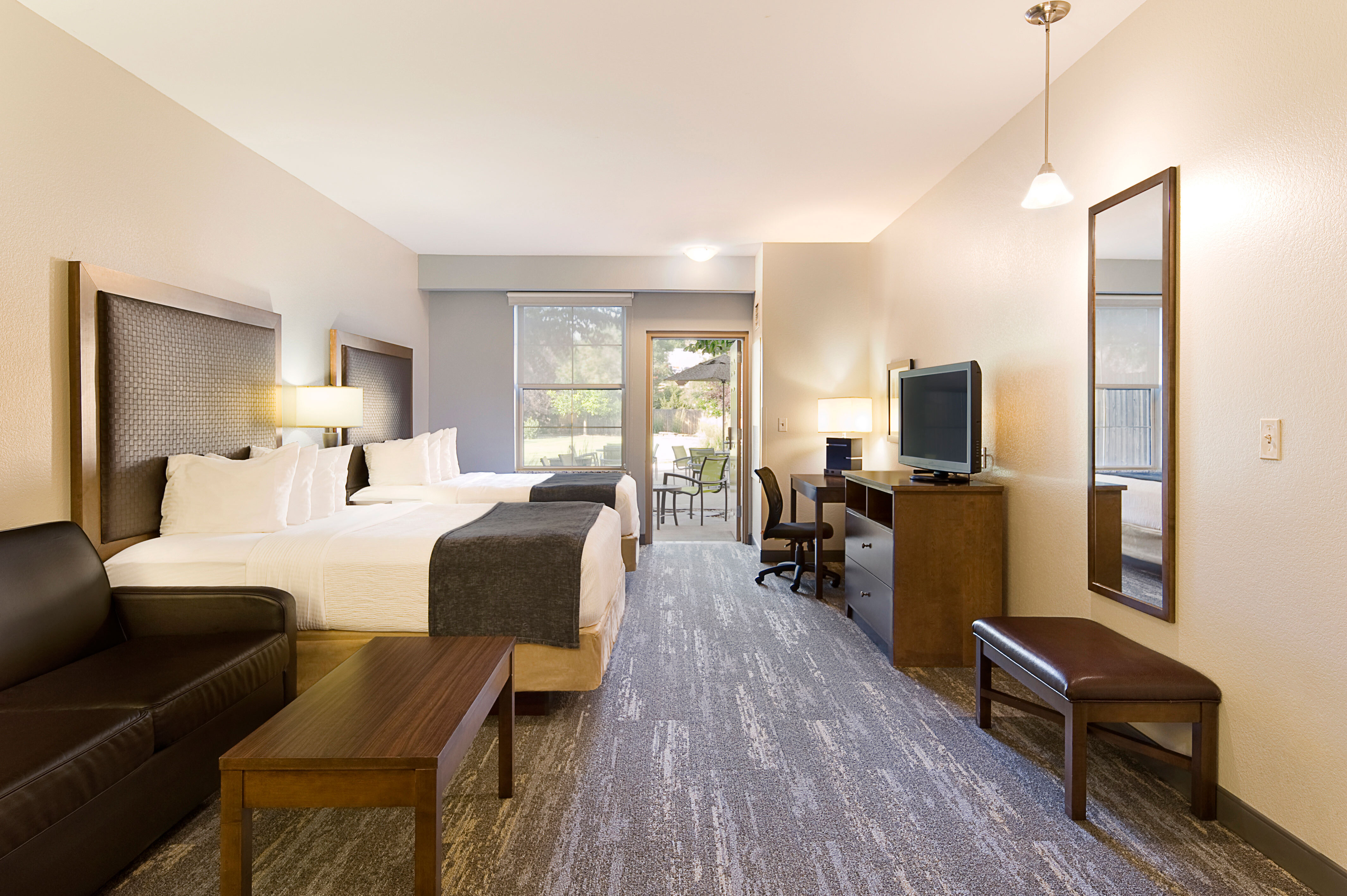 Deluxe Rooms | ClubHouse Hotel & Suites